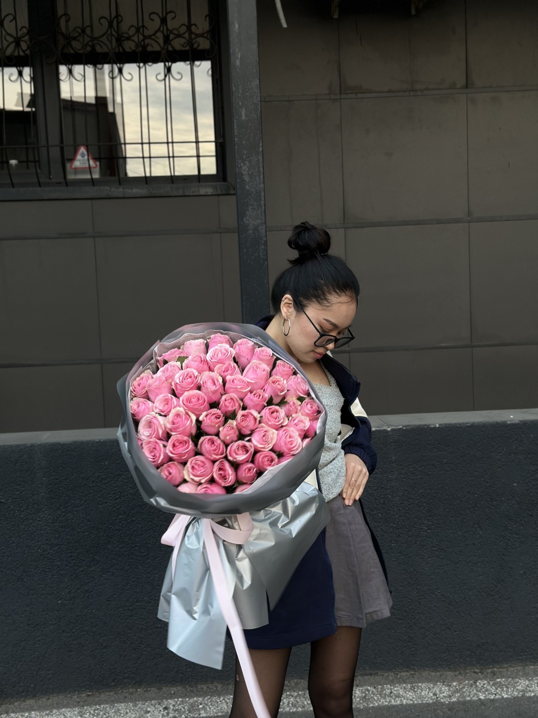 Купить Rose for love моно-букет с открыткой роза 51 шт 60 см в Алматы ...