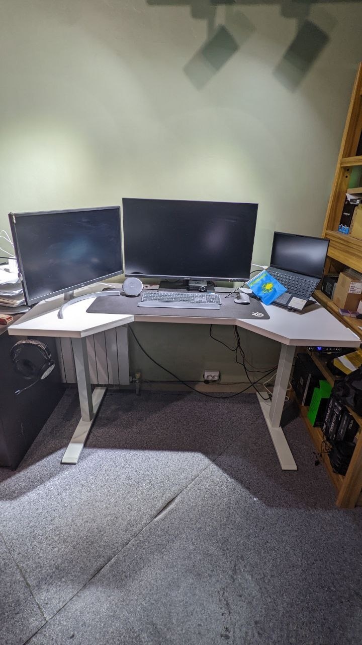 Купить Компьютерный регулируемый стол с электроприводом 150x70x73, 2 ...