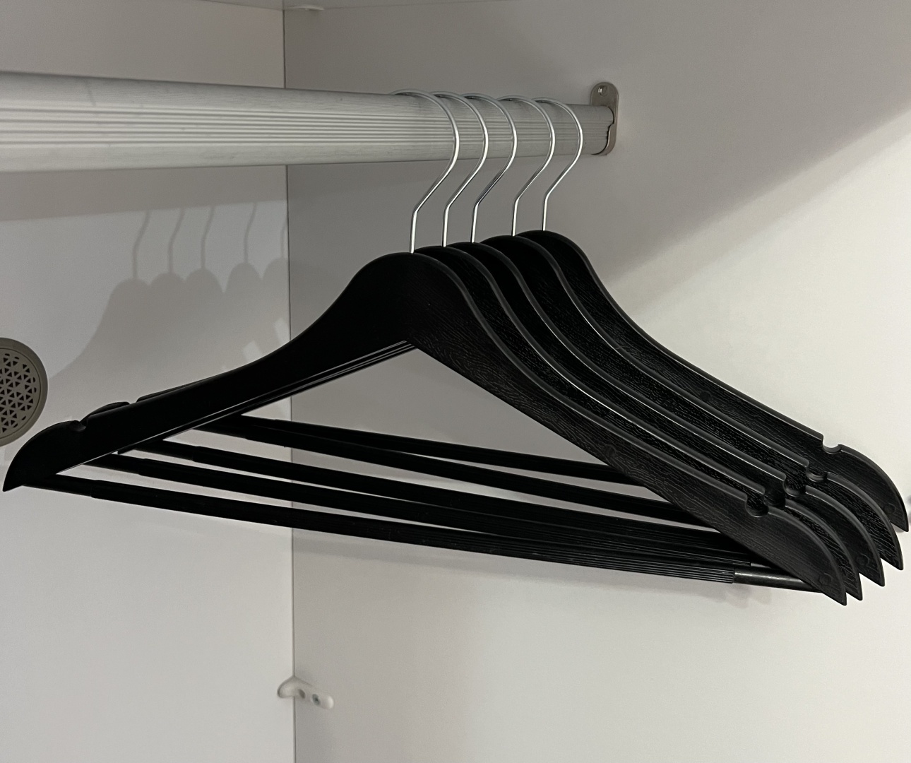 Купить Набор вешалок Interlife IN-600-351-30-S черный 30 шт в Алматы – Магазин на Kaspi.kz