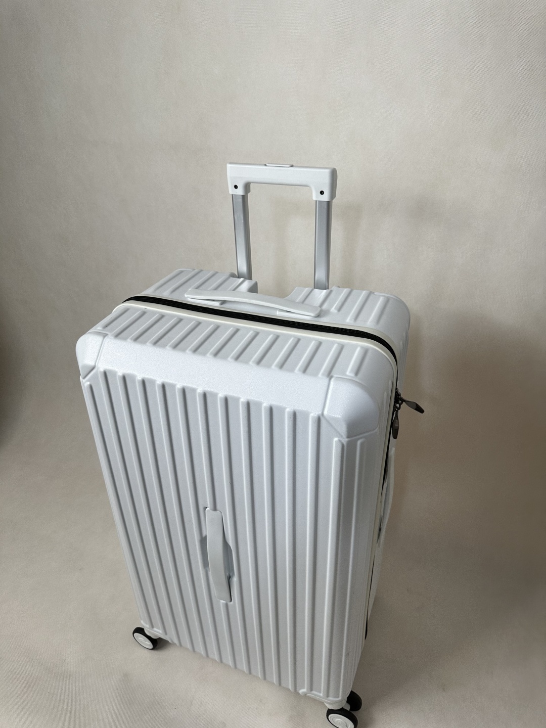 Купить Чемодан Qazaq sumka 836903 70 л белый в кредит в Алматы – Kaspi ...