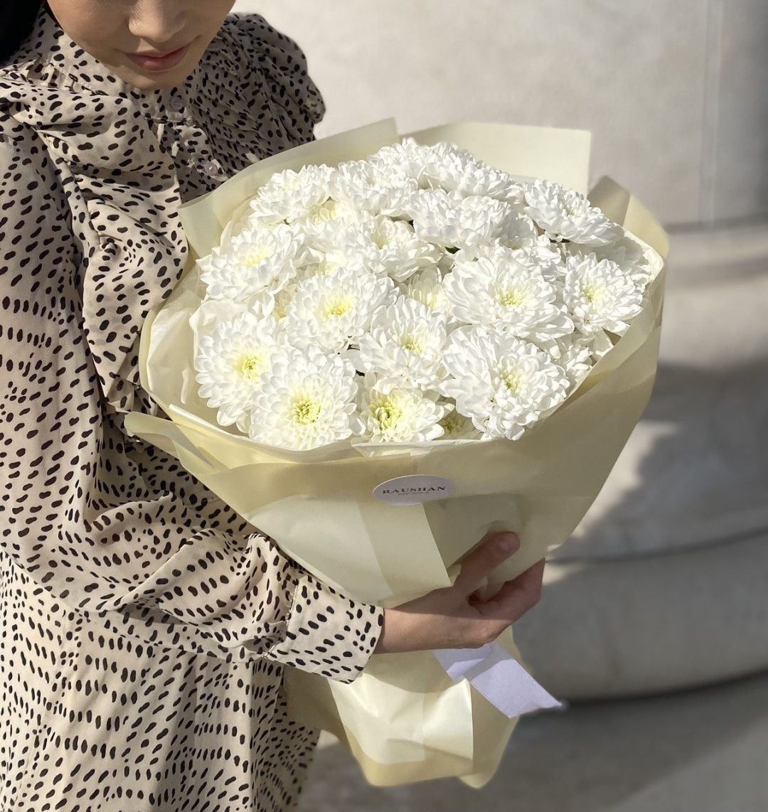 Купить Raushan Flowers моно-букет в оформлении хризантема 5 шт 40 см в ...