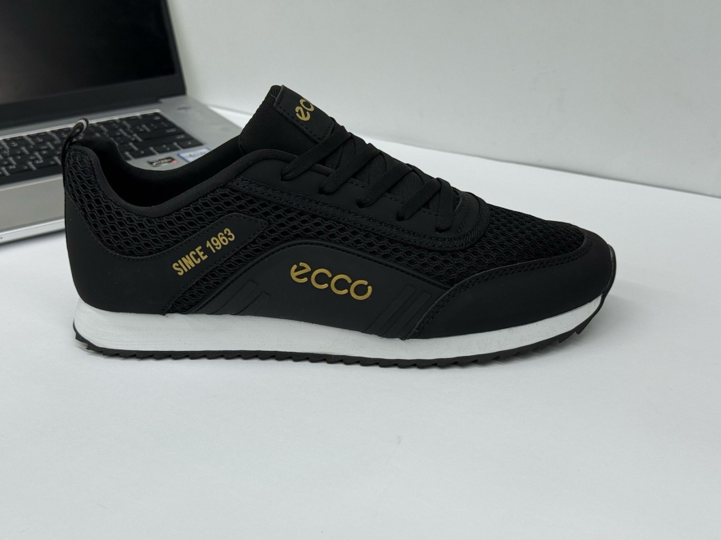 Купить Кроссовки Ecco бежевый, черный в Алматы – Магазин на Kaspi.kz